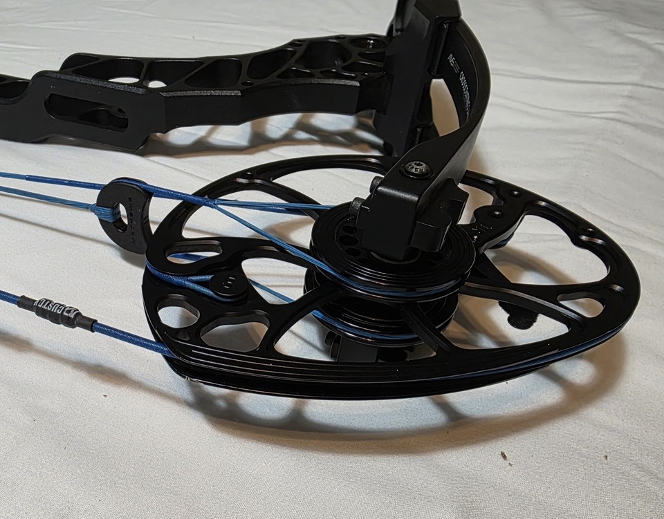 MATHEWS VERTIX RH Compound Bow, MINT with Custom Strings | eBay