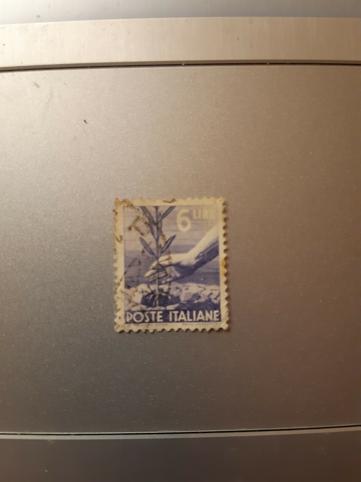 Francobollo poste italiane - 1 lira 6 lire - Mano che raccoglie l'ulivo ...