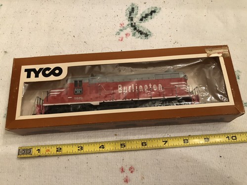 Tyco HO Scale Red Locomotive Burlington Route #5628 W Box | eBay