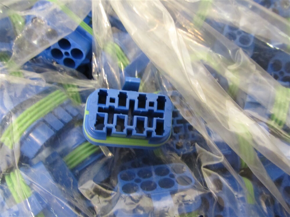 Eaton 32006-D22, Connection Housing Male Tang w/ Seal, 8 Position, 250 ...