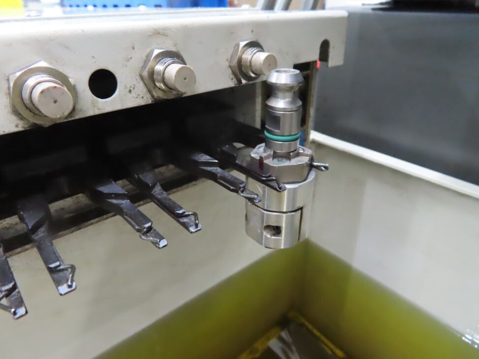 2000 MITSUBISHI EA8 EDM Sinker Electrical Discharge Machine C21EA-1 ...