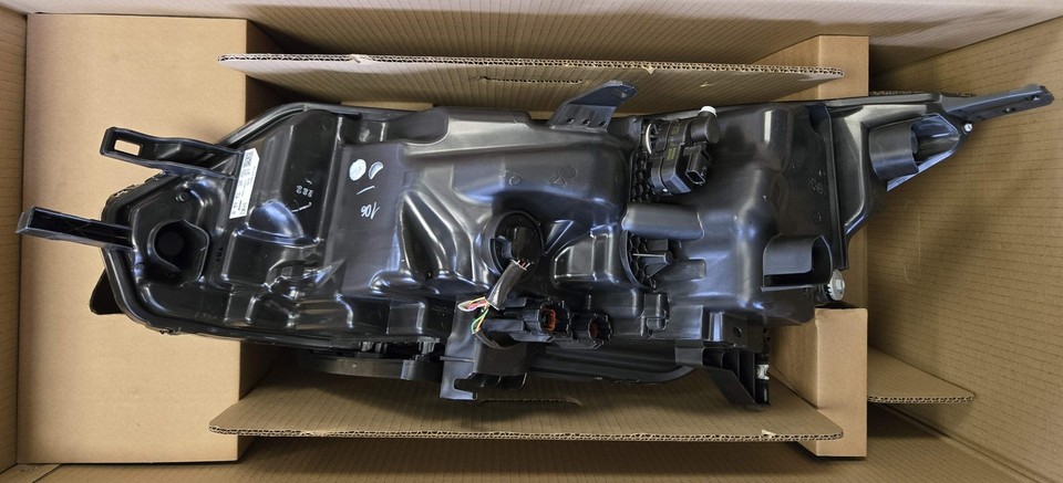 Genuine New Nissan Qashqai Headlight LED EU Left Side 26060HV05B J11 ...