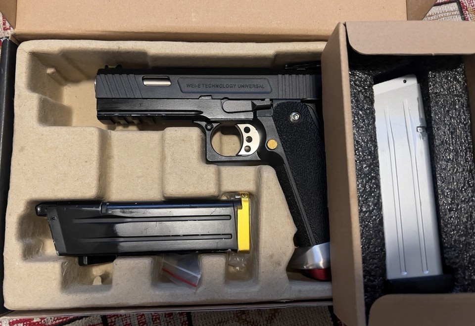 We Tech Allosaurus Modded Airsoft Hi Capa w/2 spare mags | eBay