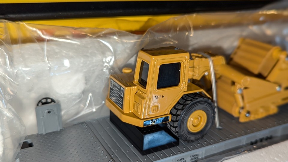 MTH RAILKING 30-7616 FLAT CAR W/ ERTL CONSTRUCTION EQUIPTMENT NEW IN ...