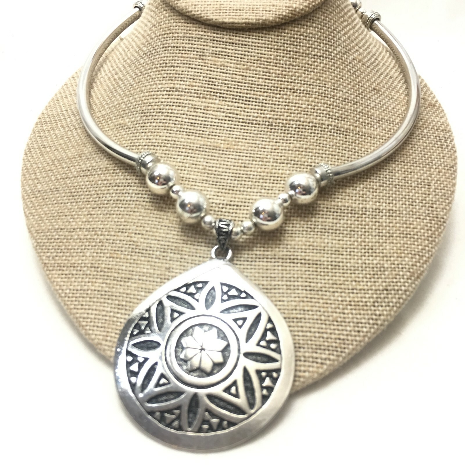 Vintage Daisy Wheel Pendant NECKLACE, Floral, Silver … - Gem