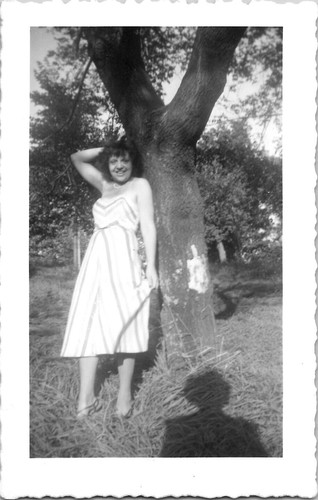 Big Boobs Fun Flirty Sexy Woman Nice Legs Risqué Snapshot 1940s Vintage ...