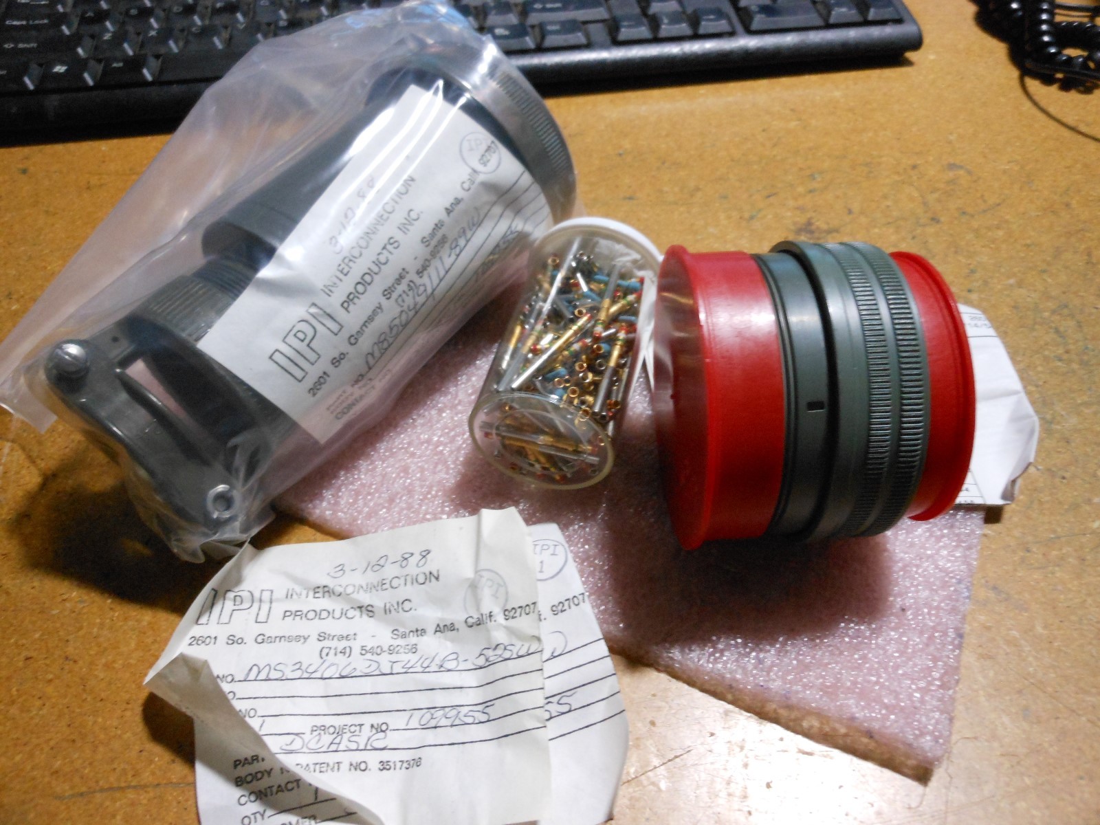 IPI CONNECTOR W/CONTACTS PART # MS3406DJ44B-52SW NSN: 5935-01-251-4269 ...