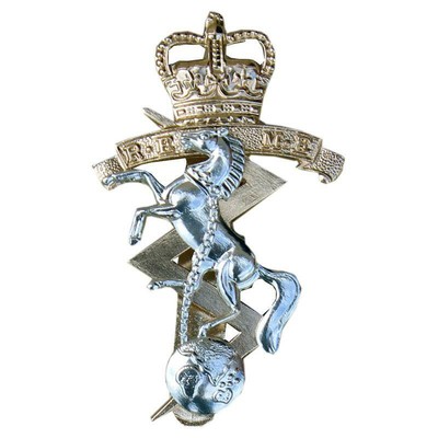 REME ROYAL ELECTRICAL AND MECHANICAL ENGINEERS METAL BERET CAP BADGE | eBay