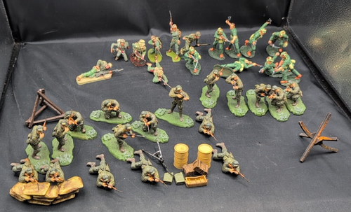 Toy Soldiers USMC and Army plastic figures lot of 33 men and ...