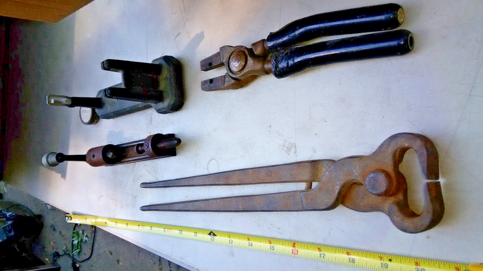 23PP85 ASSORTED RELOADING TOOLS, FOR GUN CARTRIDGES BULLETS, GOOD ...