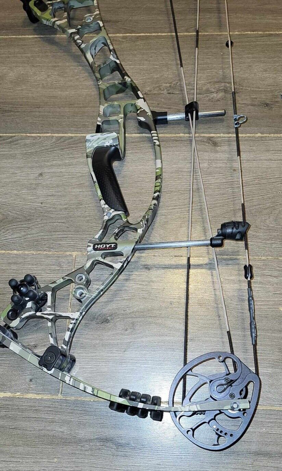 NEW HOYT ECLIPSE BOW right hand 26"-28" 50-60lbs | eBay
