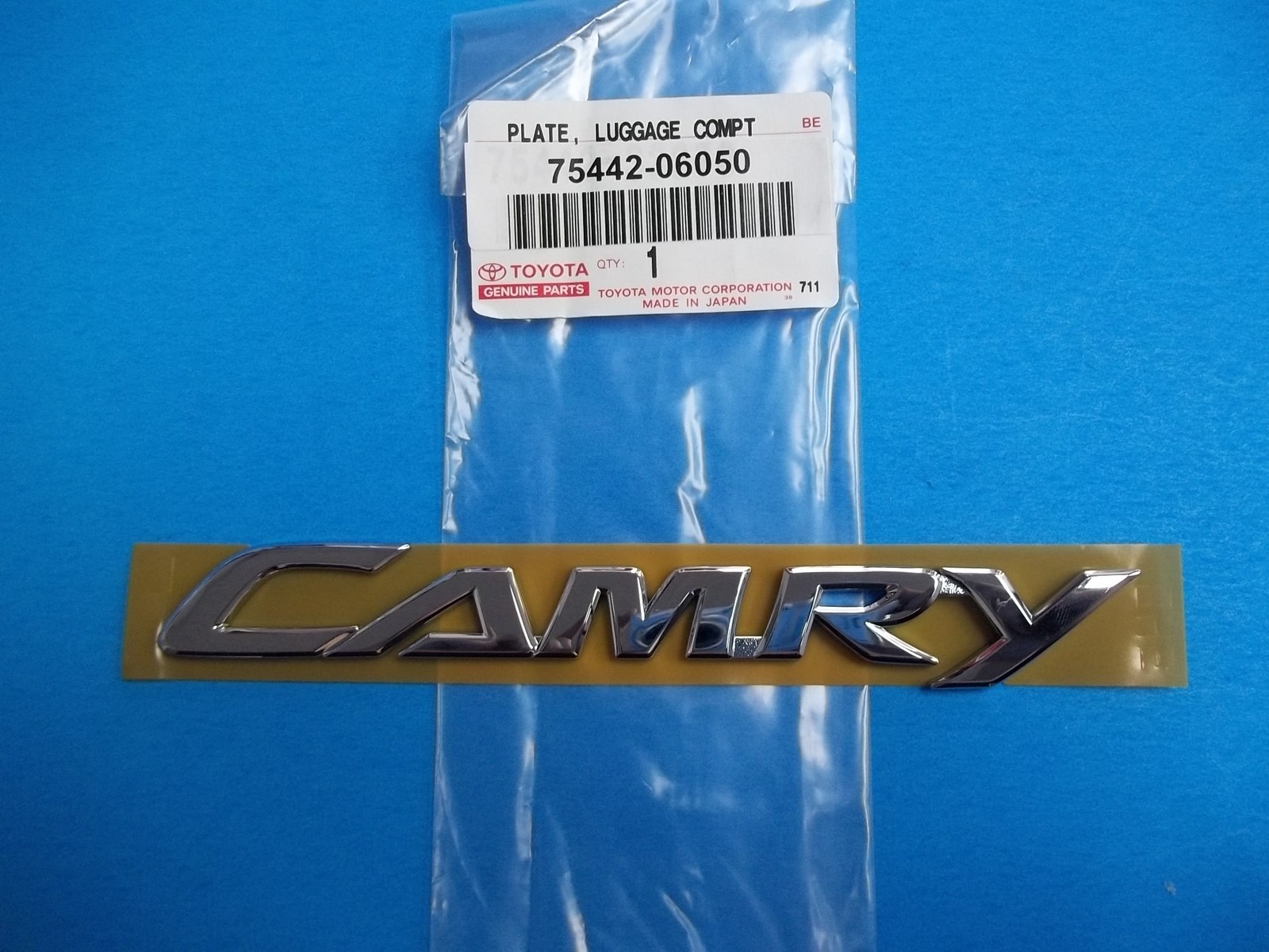 Genuine Toyota Camry 2007-2011 Trunk 75442-33270 Emblem 75442-06050 ...