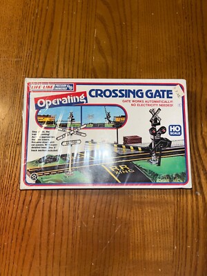Vintage Life-Like 8209 Operating Crossing Gate - HO Scale NEW (READ) | eBay