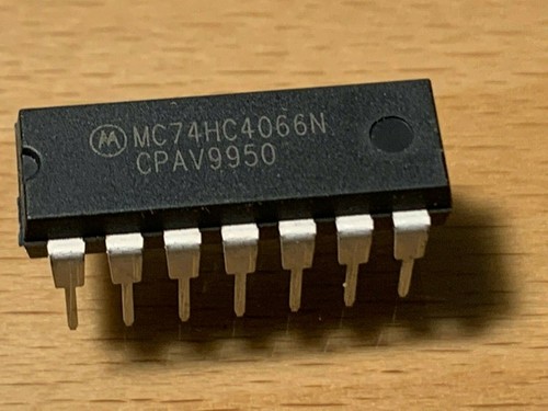 Motorola IC - MC74HC14066N - Quad Analog Switch/Quad Multiplexer, DIP14 ...
