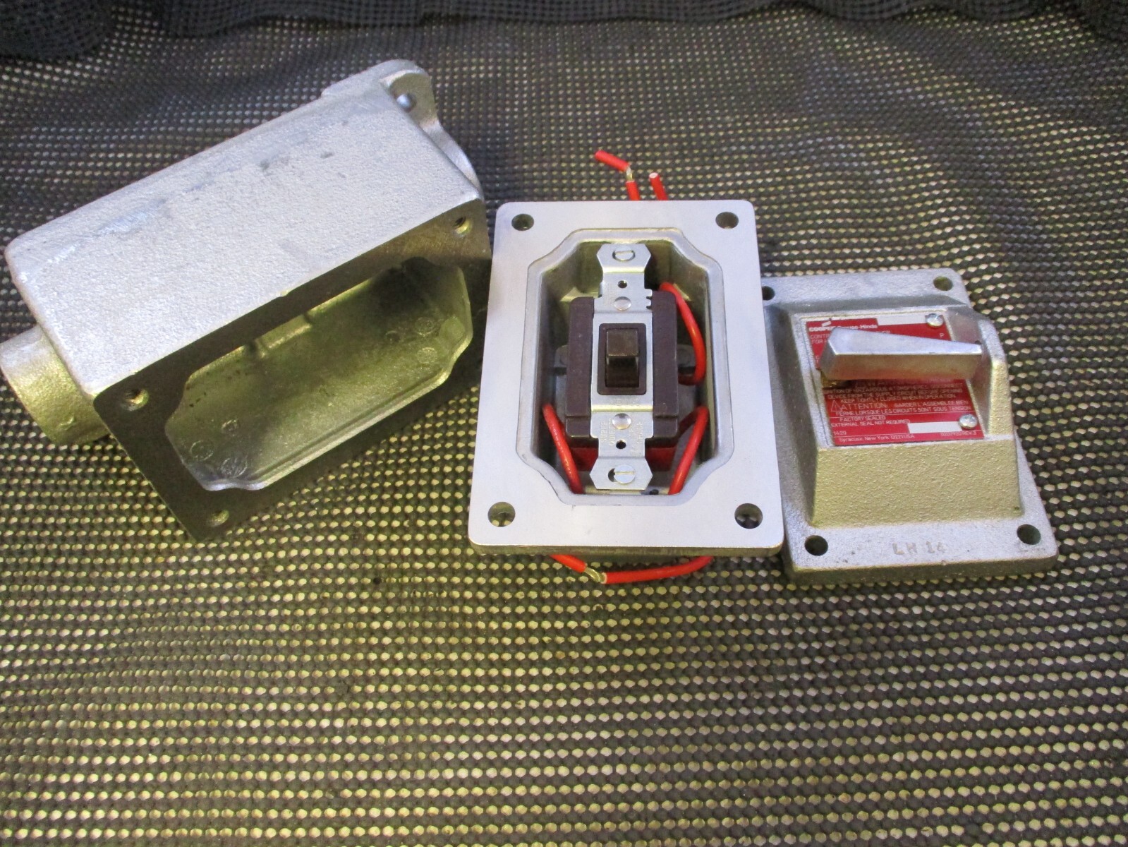 CROUSE HINDS EDSC2130 EXPLOSION PROOF 3-WAY 20 AMP SNAP SWITCH 120/277 ...