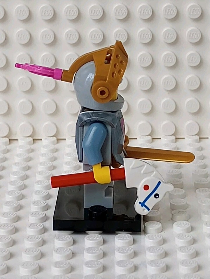 LEGO CMF Series 23 col23-11 Knight of the Yellow Castle Good Condition ...