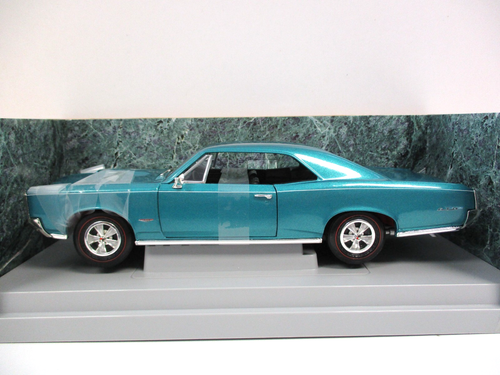 ERTL - AMERICAN MUSCLE - 1966 PONTIAC GTO HURST WHEELS / RED LINE TIRES ...