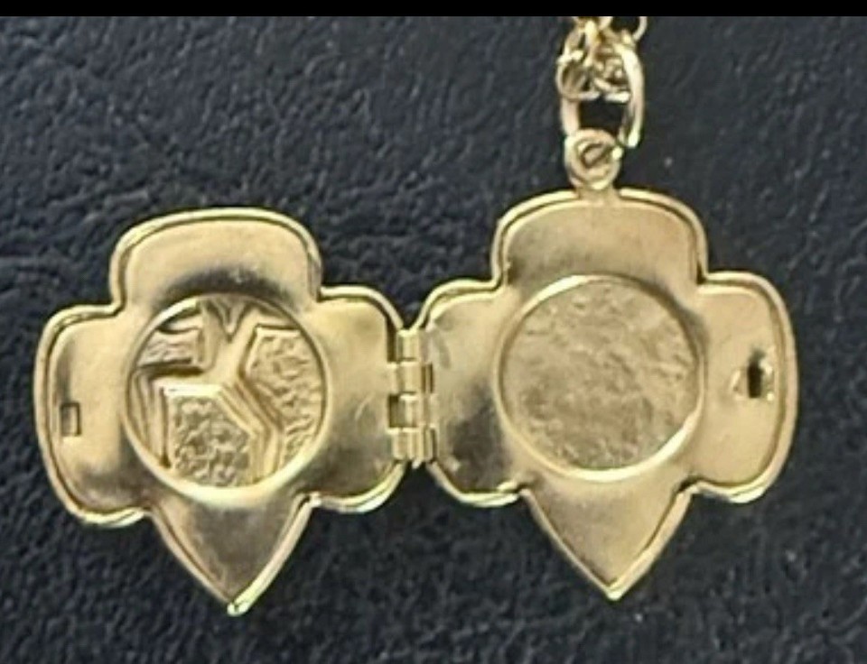 Very Nice Vintage BROWNIE GIRL SCOUT TREFOIL ELF LOCKET NECKLACE 26 ...