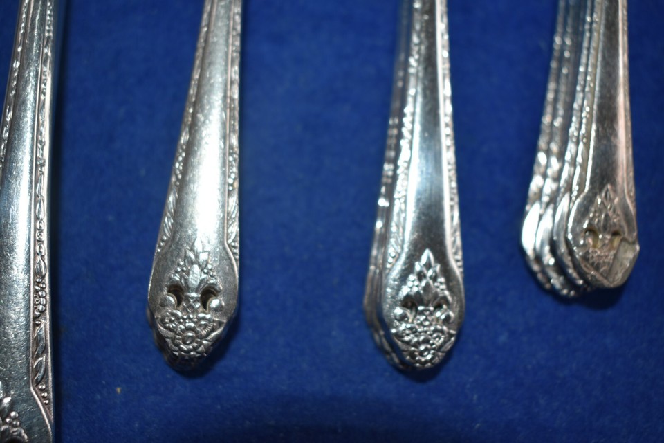 Holmes & Edwards Inlaid IS 1937 Lovely Lady Silverplate Flatware 51 Pcs ...