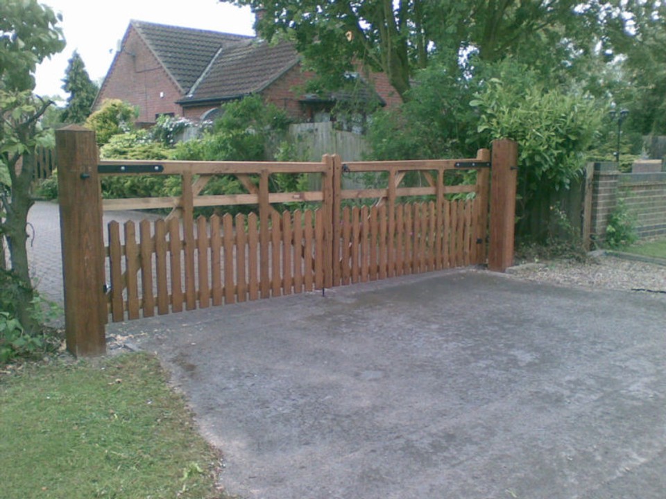 Wooden half paling, drive entrance gates 6ft each or made to measure ...