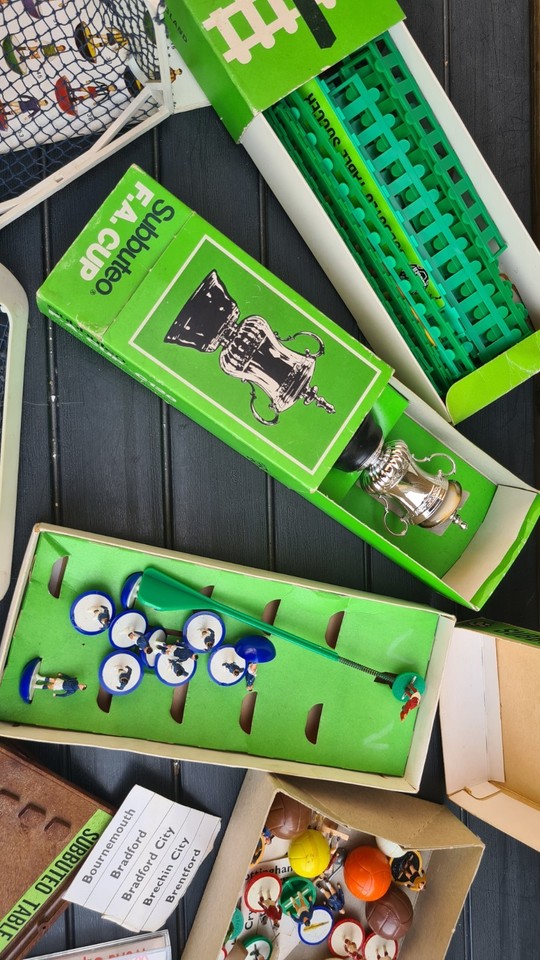 JOB LOT SUBBUTEO FOOTBALL BAIZE NETS TEAM CHARTS FENCE FA CUP BALLS ETC ...