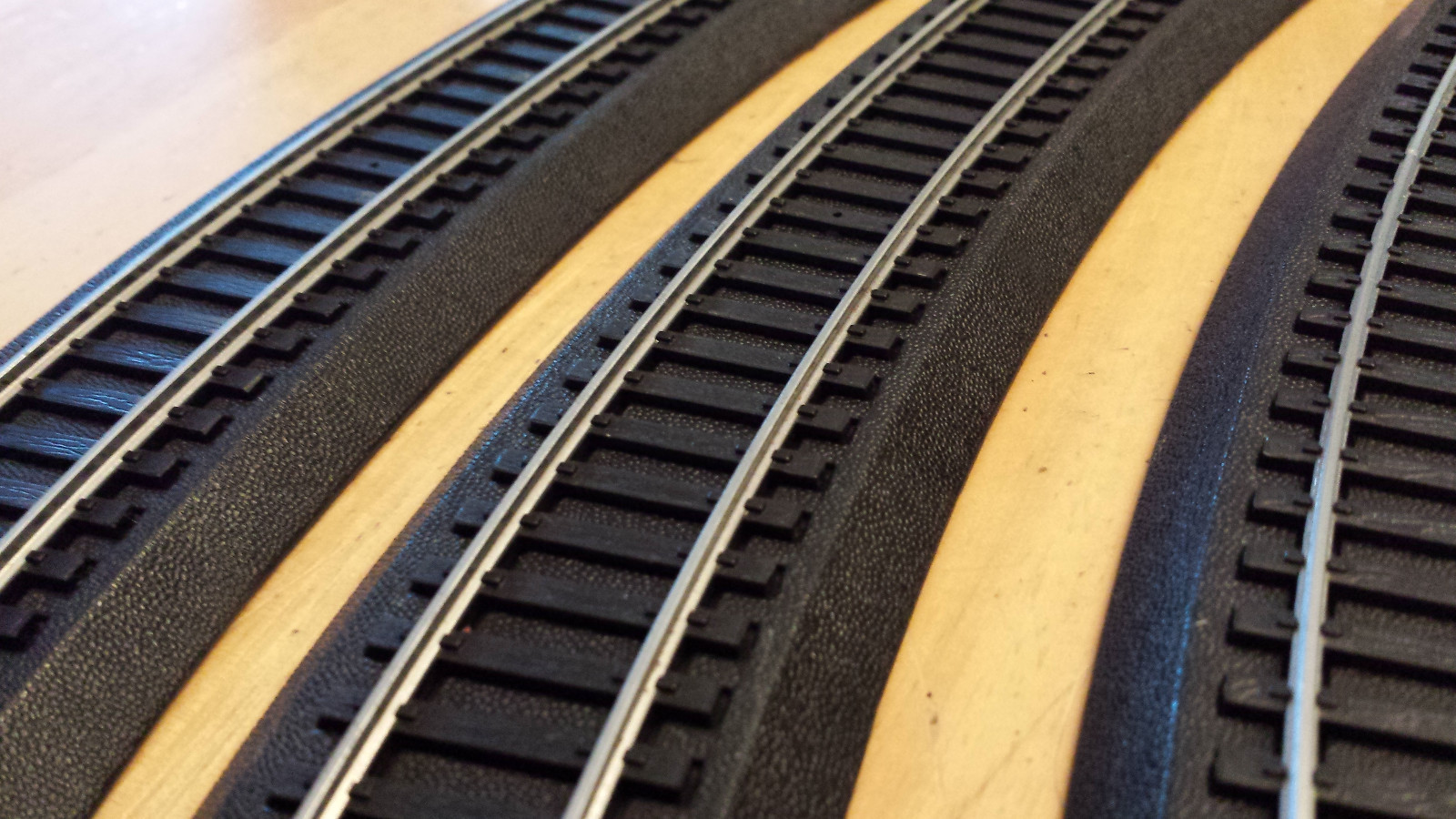 Bachmann Train HO E-Z EZ Track Black Roadbed - 6 Pieces of 18 R 30 ...