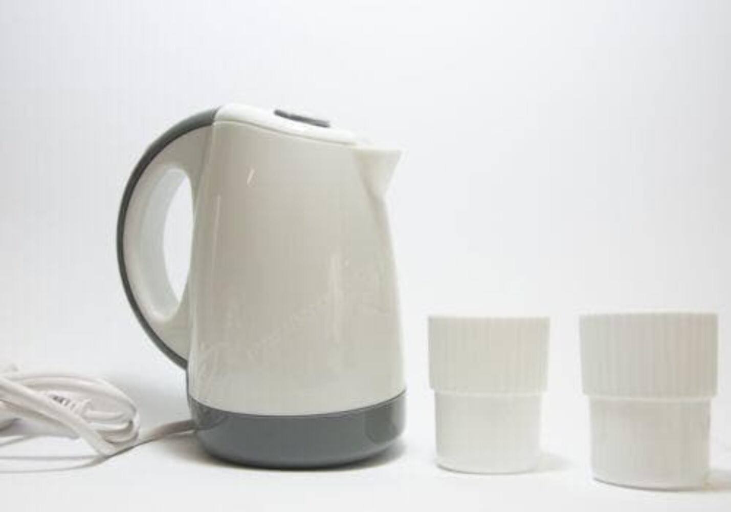 KORJO 400ml Dual Voltage Portable Kettle Travel Jug with 2 Water Cups ...