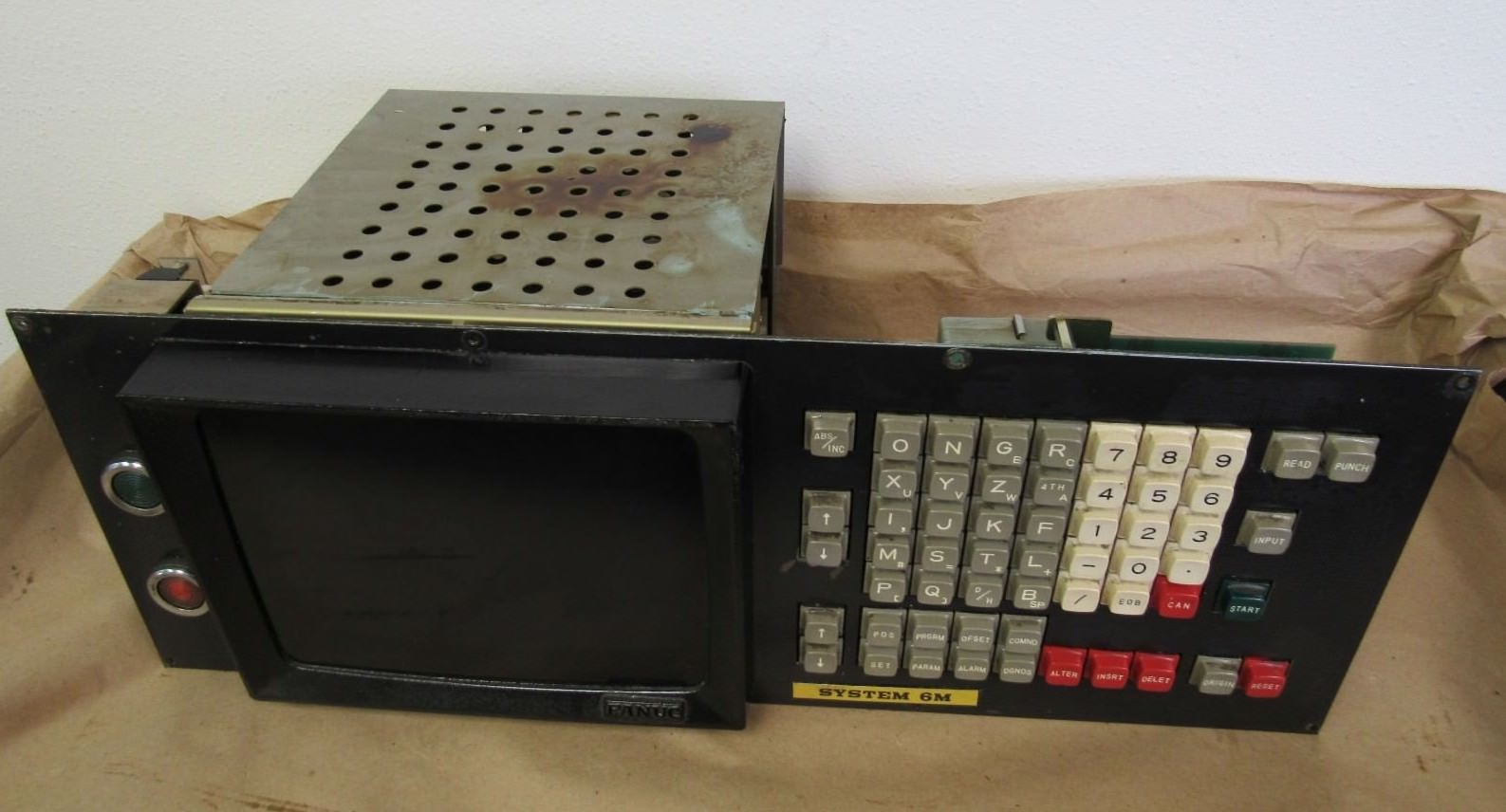 FANUC SYSTEM 6M CRT OPERATOR PANEL A61L-0001-0072, TR-9DK1, A20B-0007 ...