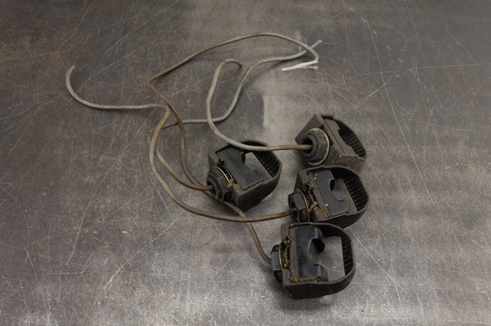 Lot of 4 Banner OTBVN6 Momentary Action Optical Touch Button 24 Volt Dc ...