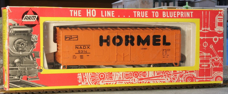 HO SCALE FREIGHT CAR AHM / RIVAROSSI 5314 HORMEL 40' PLUG DOOR REEFER ...