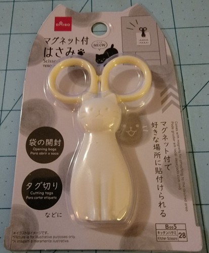 Daiso Brand: White Cat Scissors With Magnet For Kitchen - New & Free ...