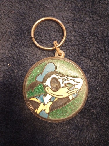 Vintage Walt Disney Co 70s Donald Duck Round Keychain Key Chain Glitter ...