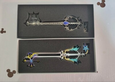 Kingdom Hearts Ambassador Hotel exclusive Keyblade-shaped room key set ...