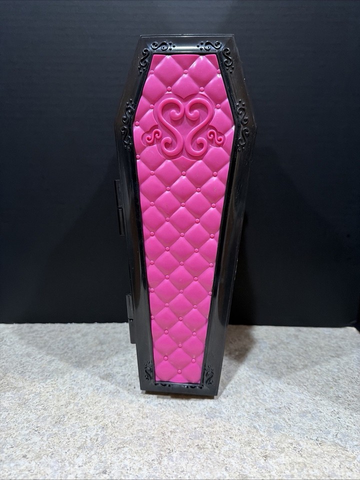 2010 Mattel Monster High Dead Tired Draculaura Coffin Bed Jewelry Box ...