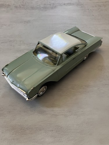 Vintage AMT Corp 1960 Ford Starliner Hardtop Metal Chassis. 1/25 scale ...