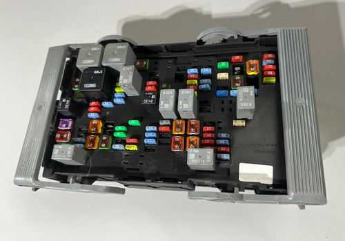 2010-2013 Chevy Silverado Tahoe Suburban Engine Junction Fuse Relay Box ...