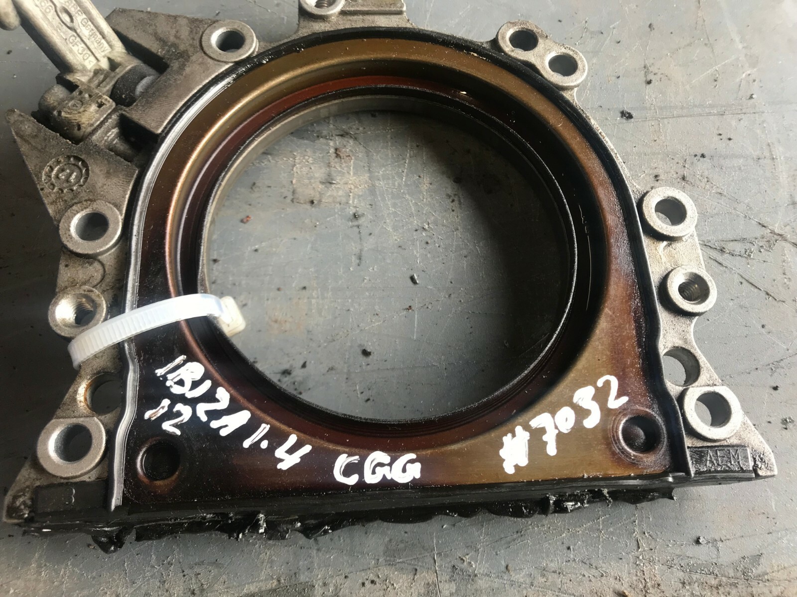 VW/AUDI/SEAT/SKODA 1.4 2008-2012 CRANKSHAFT SEALING FLANGE 036103173 ...