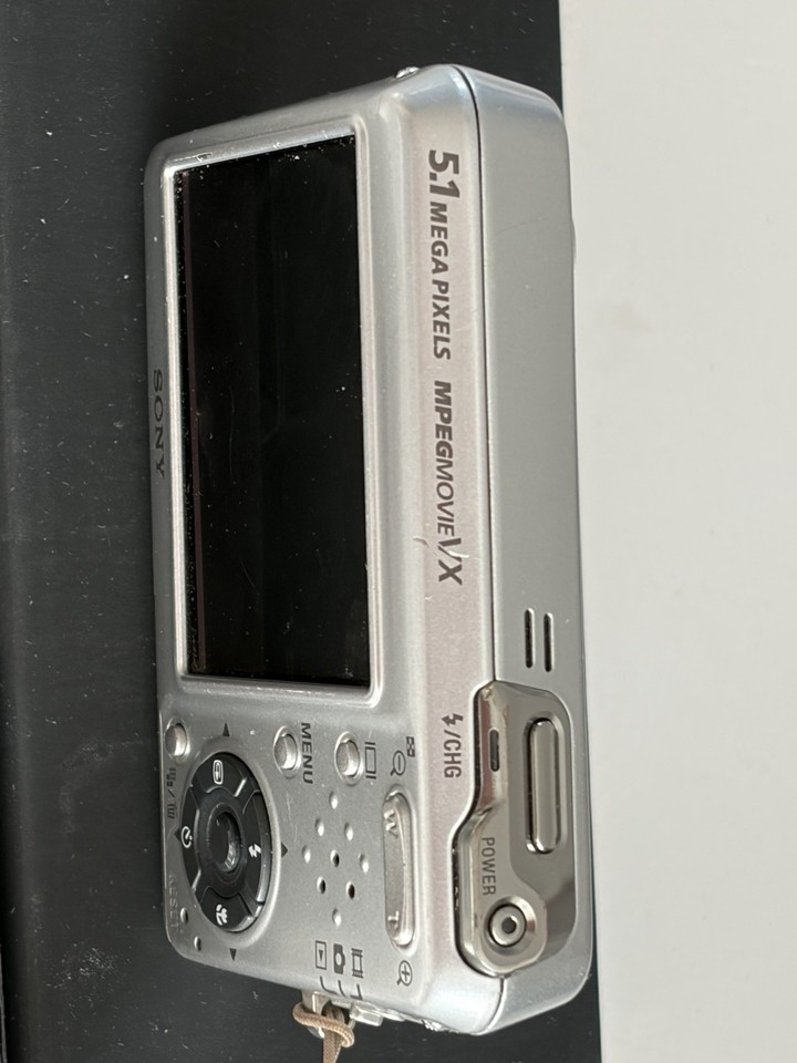 Sony Cyber-shot DSC-T3 5.1MP Digital Camera Silver, With Carry Case ...