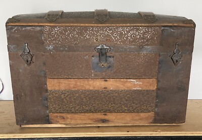 MÉDIUM ANTIQUE VICTORIAN DOME TOP CAMELBACK WOOD & METAL CHEST STEAMER ...