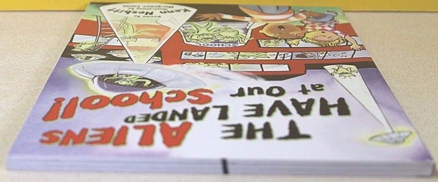 Giggle Poetry Ser.: The Aliens Have Landed at Our School by Kenn ...