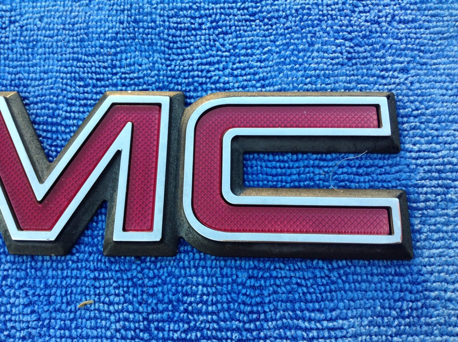 GMC emblems LETTERS [GMC ] RED/black -- P/N 150029627 | eBay