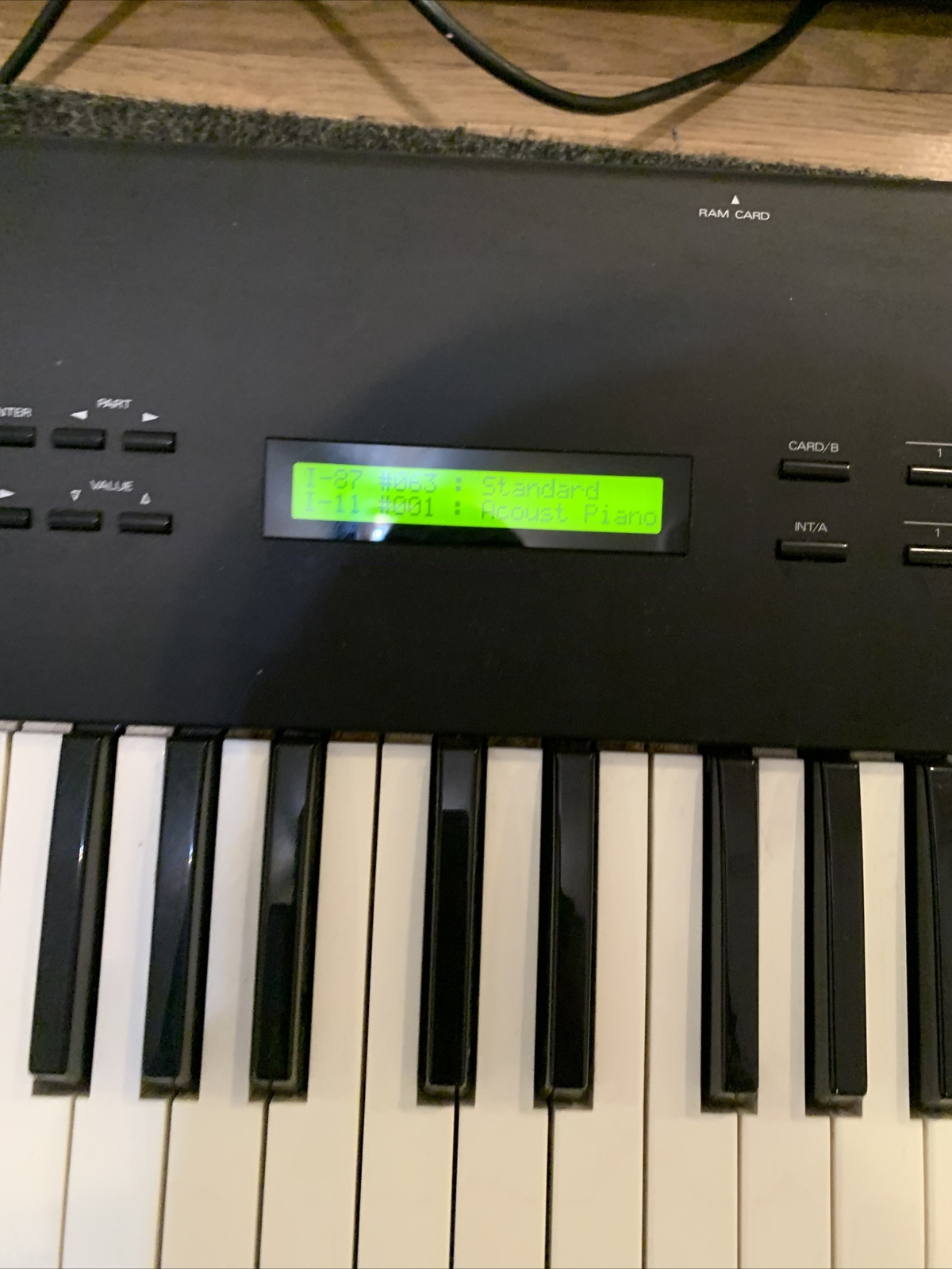 Roland U20 RS-PCM Keyboard Synthesizer for Parts Or Repair With Case ...