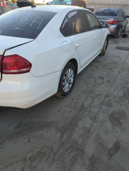 VW Volkswagen OEM 12-18 PASSAT Front Door-door Shell Left 561831055G ...