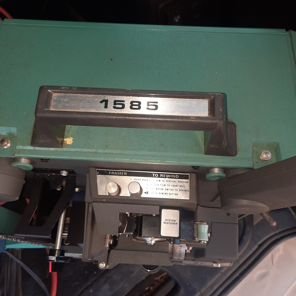 Bell & Howell 1585c Filmosound 16mm Movie Projecto Runs as it should. | eBay