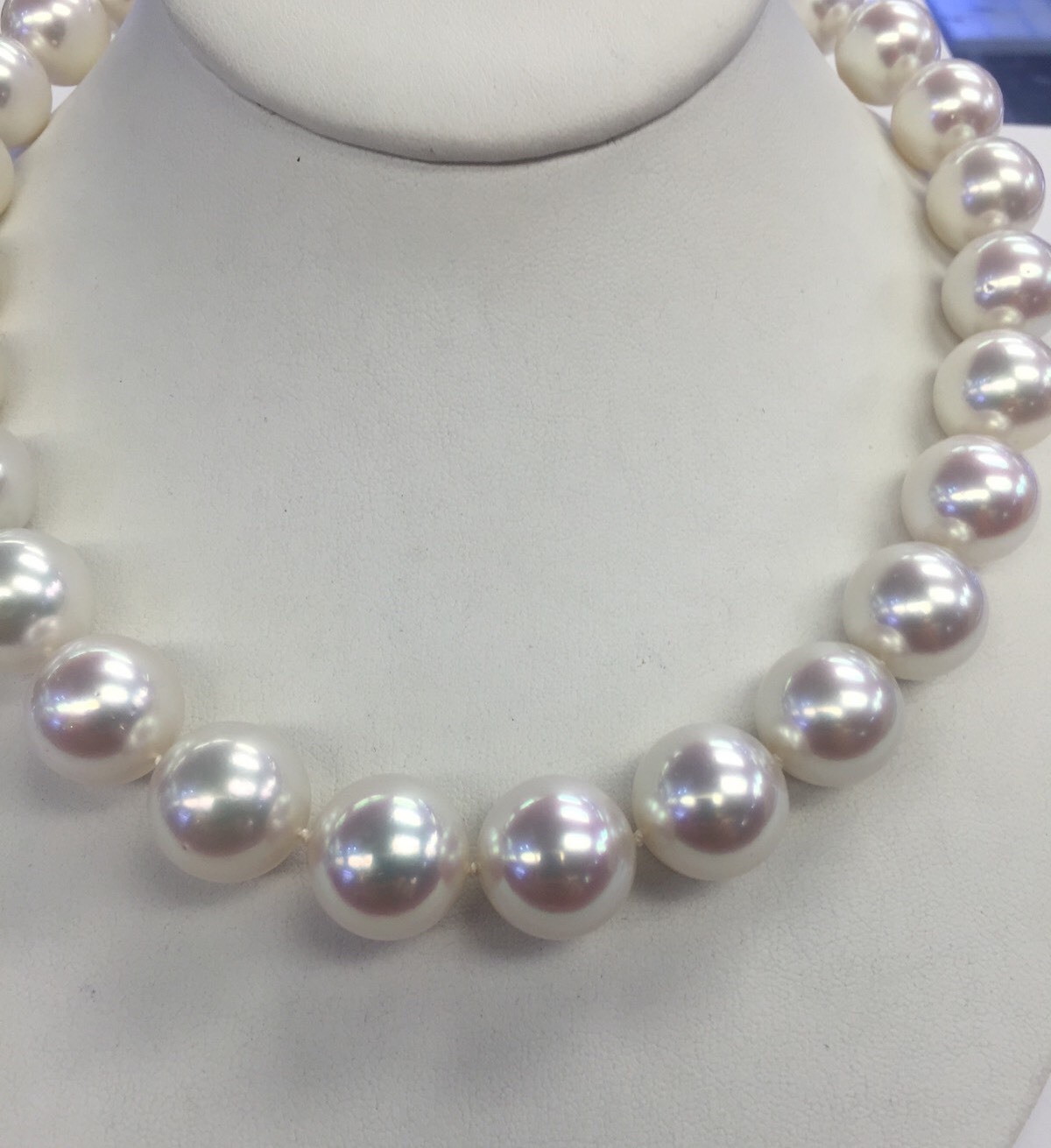 Very Large 15 X 16.6mm Very Fine Quality South Sea Pearls. Pave Diamond ...