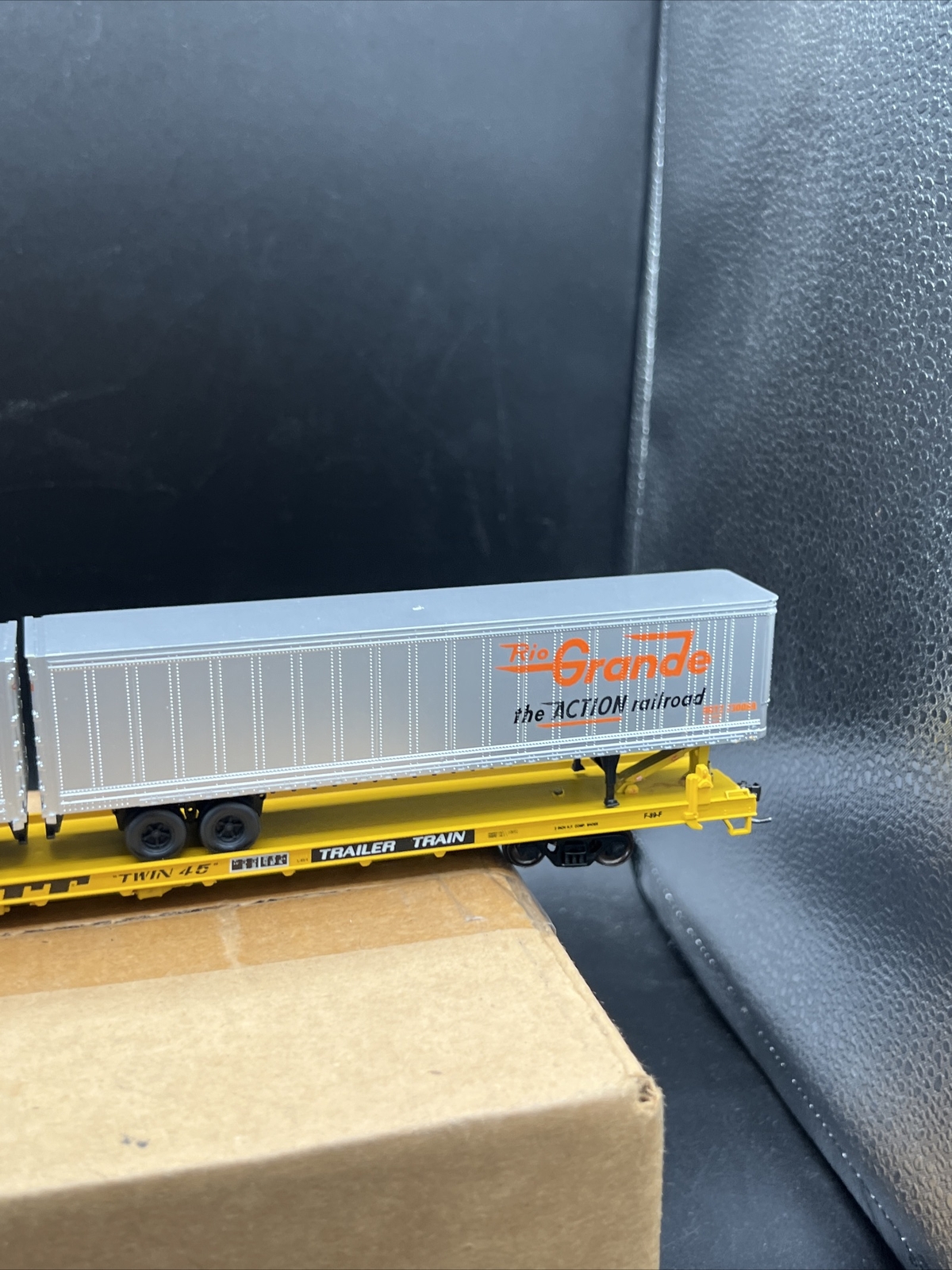 Walthers 89’ F89F TOFC Flat TTX-Elephant 150869 932-4951 W/ Trailers HO ...