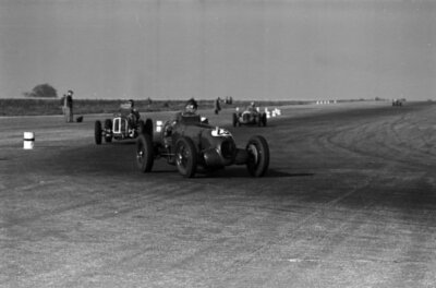 Cuth Harrison Riley ERA leads Raymond Mays ERA D 1948 Motor Racing Old ...