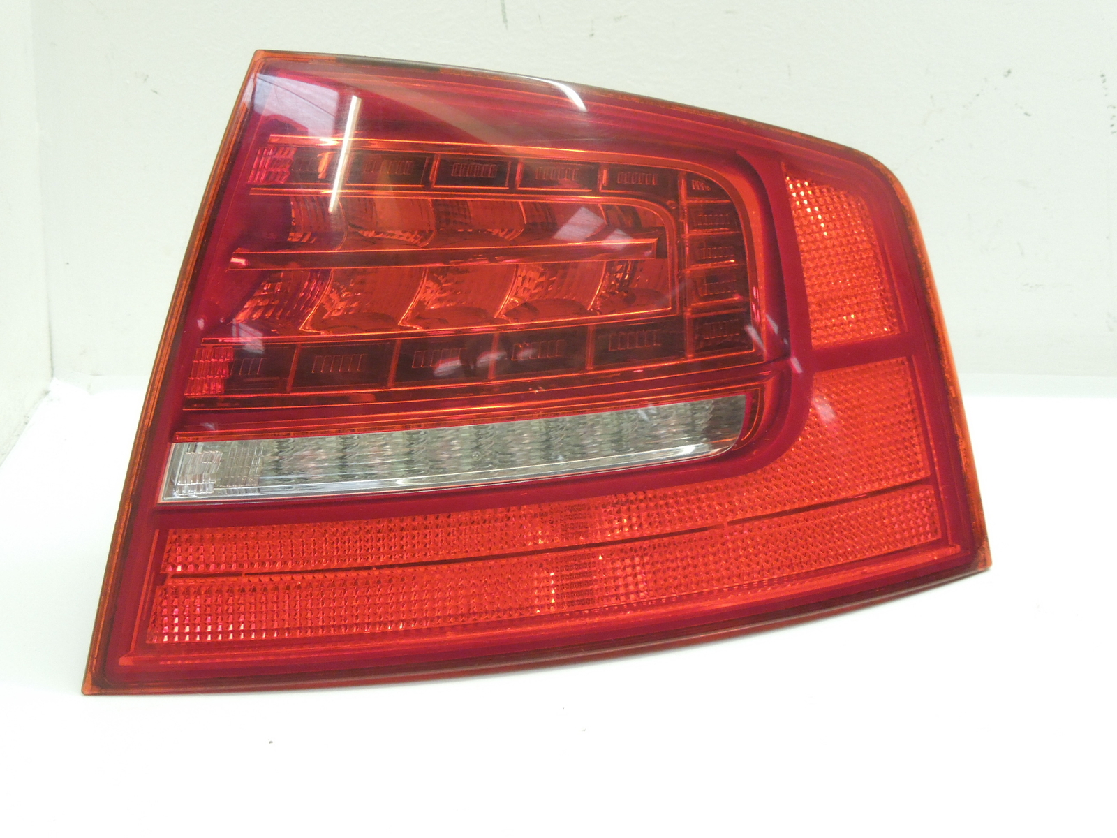 Audi A8 4E D3 FL OS Right Rear Wing Outer Tail Light Cluster 4E0945096H ...