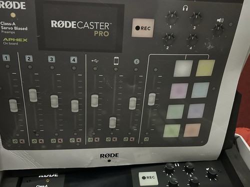 Rode Rodecaster Pro w/ Procaster & 3x AT2020 Mics & 2 Boom Arms 2 Table ...