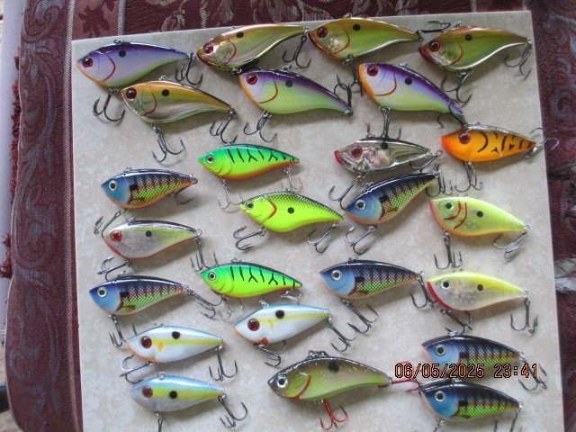 Rattle Traps lot of 25 Booyah Rapala unknown lipless baits | eBay